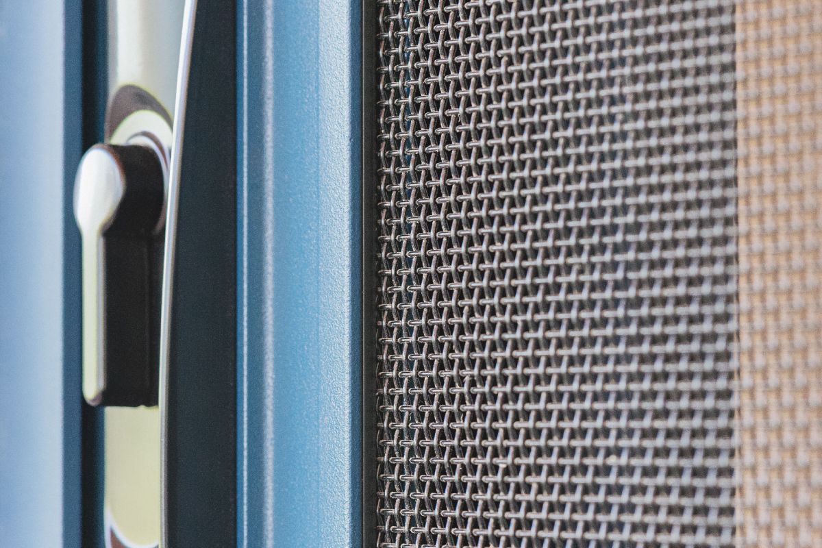 Fly screen vs security screen: they work? How much does it cost?